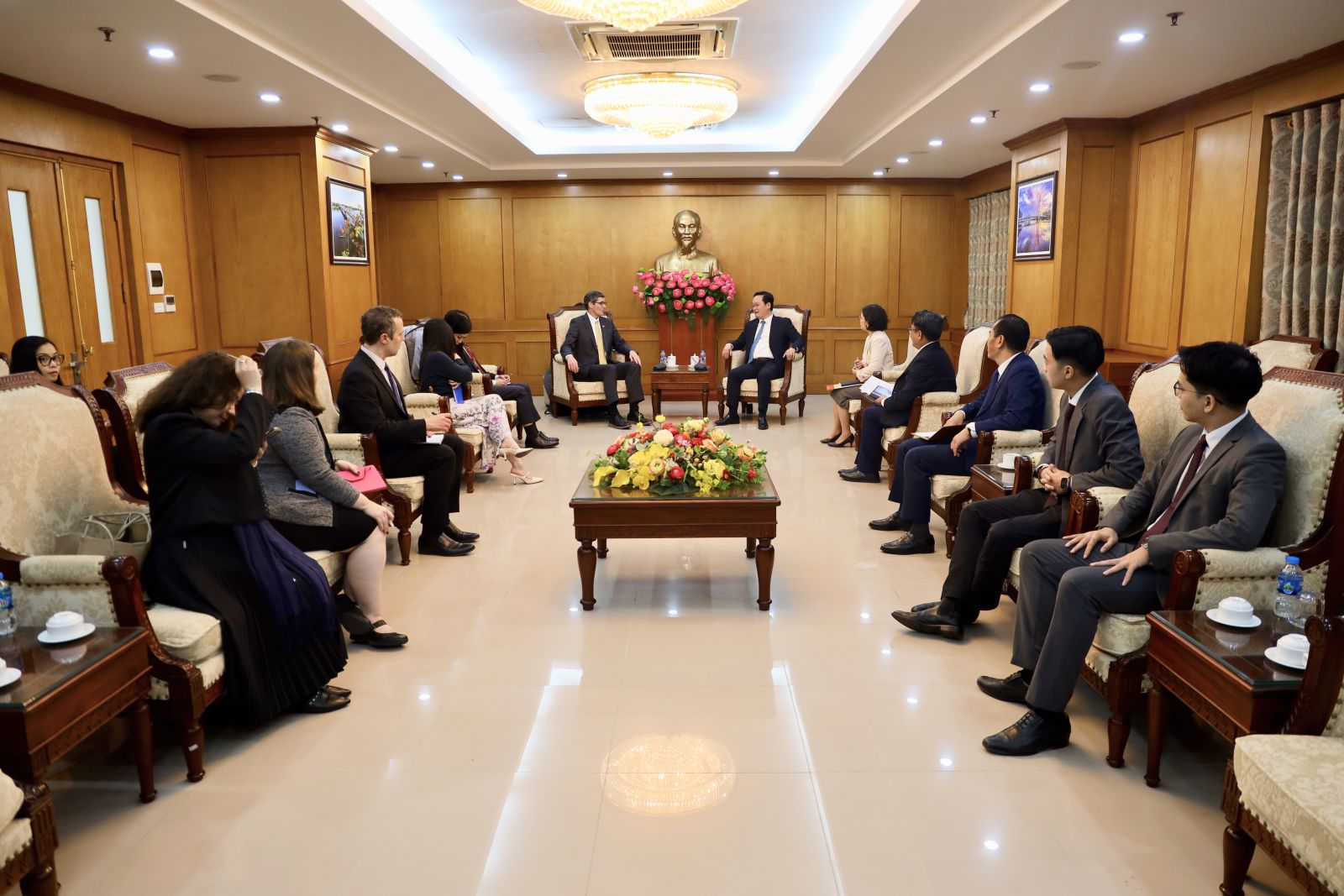 Phó Trưởng Ban Chính sách, chiến lược Trung ương Nguyễn Đức Trung tiếp ...